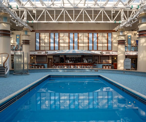 Swimming pools on Ventura | P&O Cruises